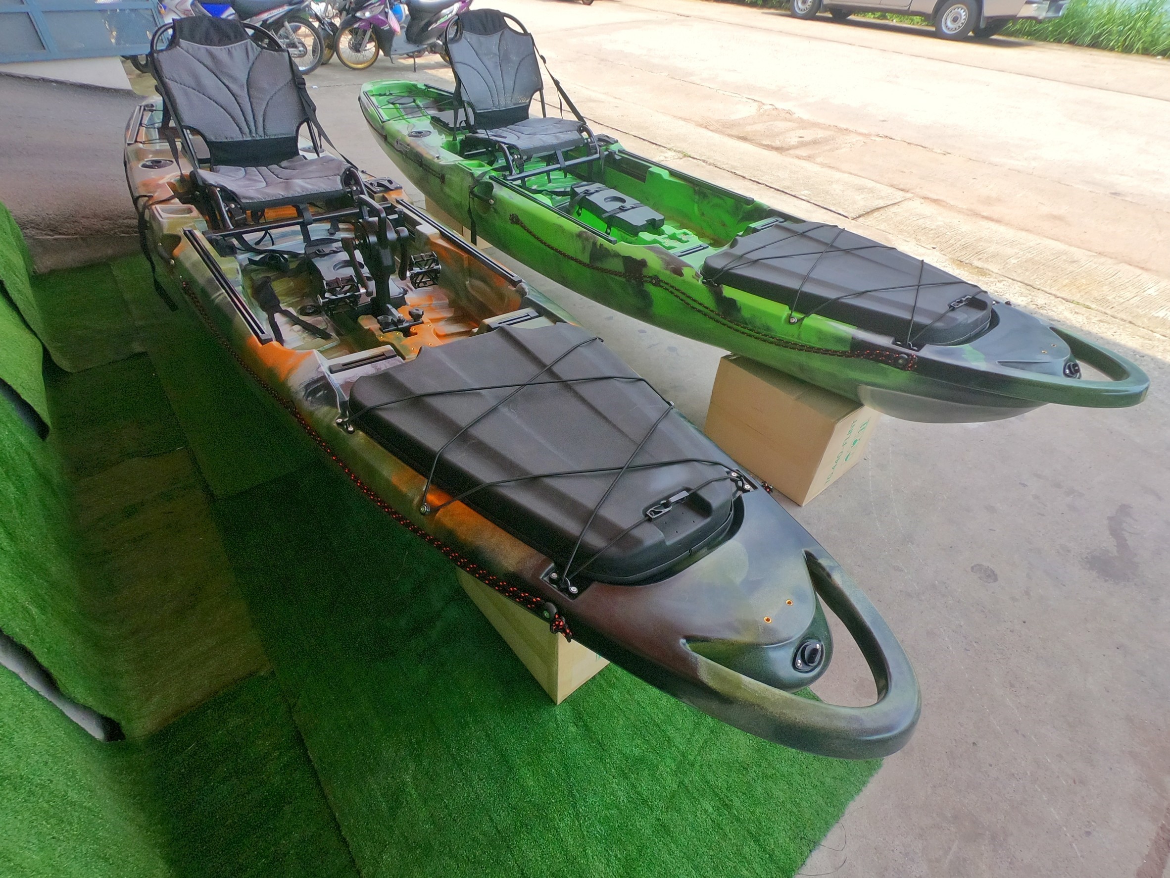 เรือคายัคเท้าปั่น 13 ฟุต/Pedal kayak Spinner 13 FT